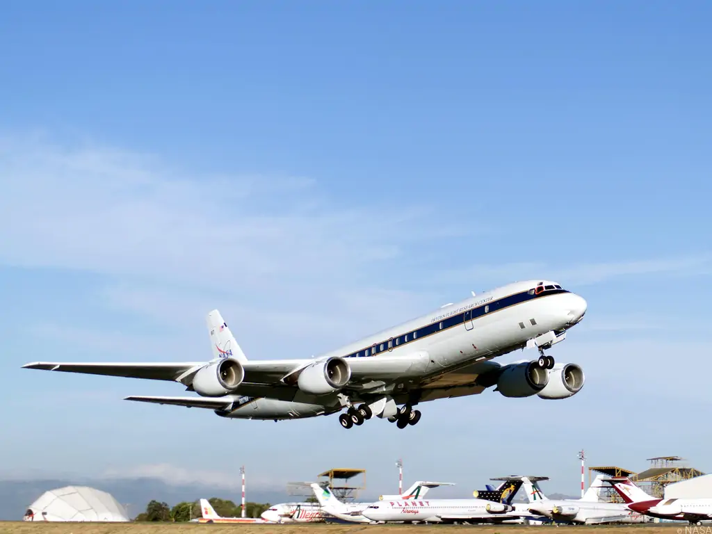 NASA acquire B777 as replacement for flying DC-8 science lab