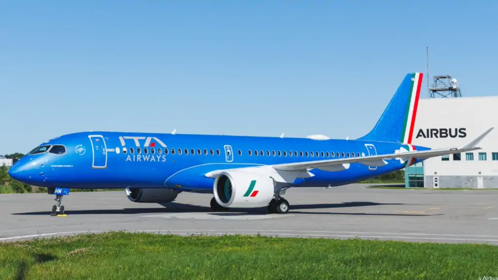 Unveiling the Sky: ITA Airways Welcomes First Airbus A220 in Striking ...